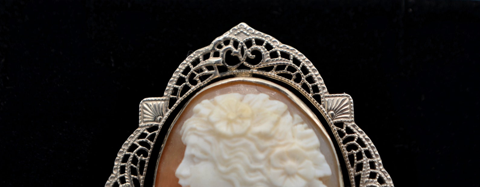 1920's Vintage Hand-carved Shell Cameo Set in A Beautiful - Etsy