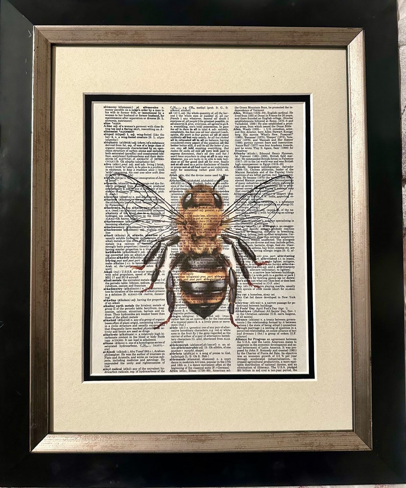 Upcycled Vintage Dictionary Art Bee - Etsy