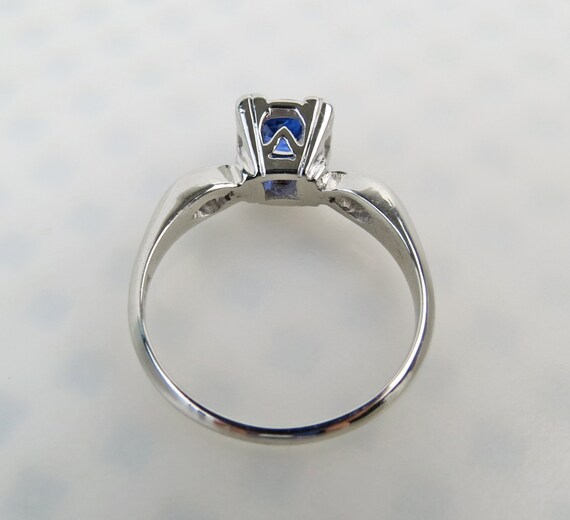 Scintillating royal blue brillant cut sapphire smooth… - Gem
