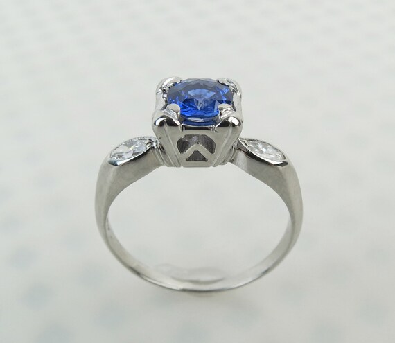 Scintillating royal blue brillant cut sapphire smooth… - Gem