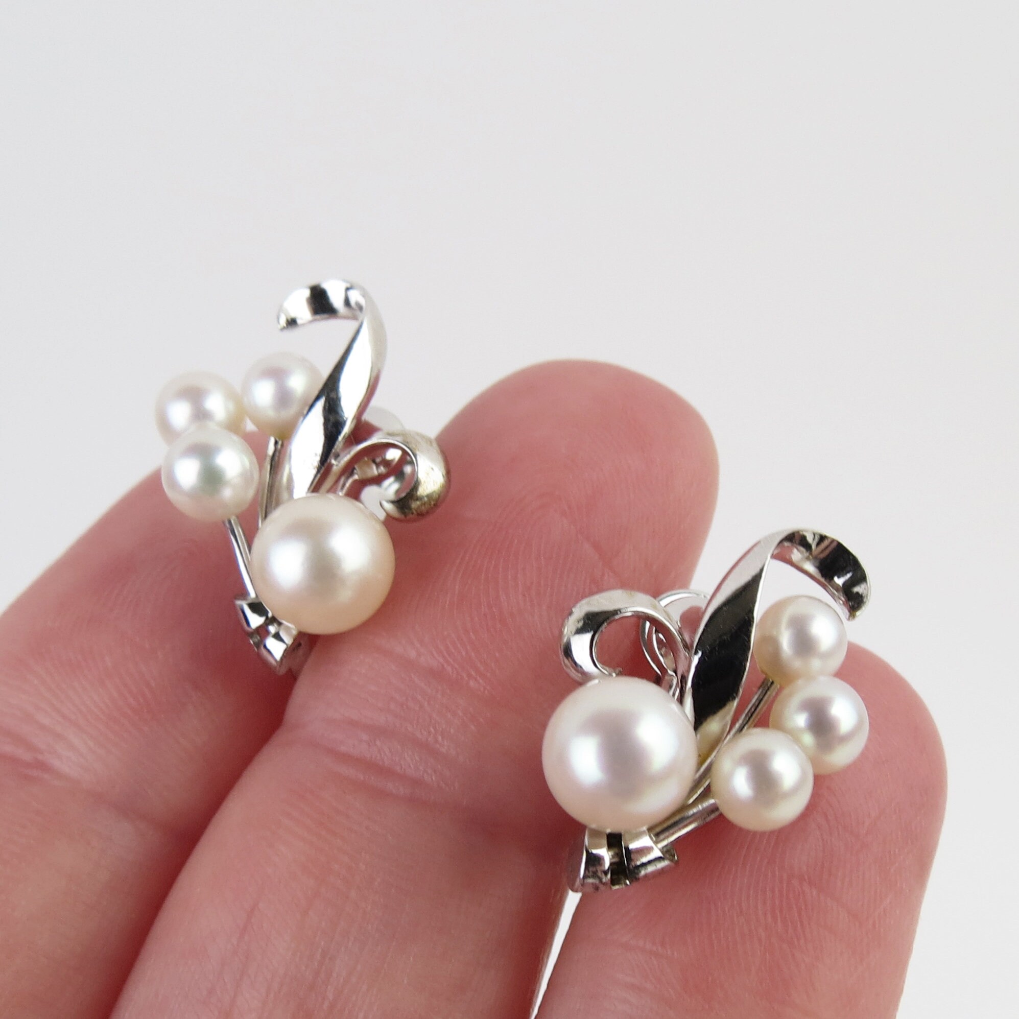 SilverChai Vintage Mikimoto Sterling Silver Akoya Pearl Screw Back Earrings in Original Green Box
