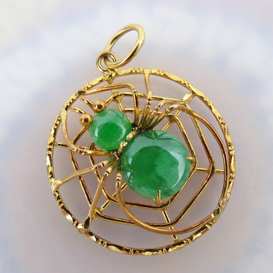 Golden Spider on Its Web With a Green Jade Body 18k Yellow Gold Vintage ...