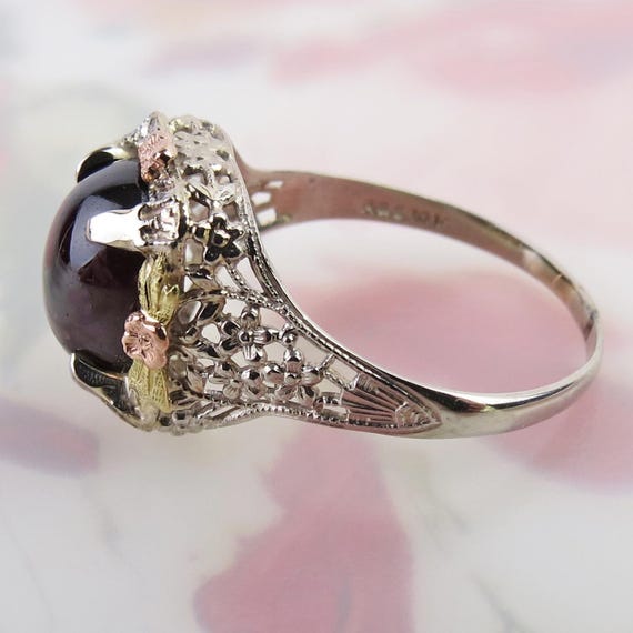 Vintage 10k three color gold filigree 1940s ring with… - Gem