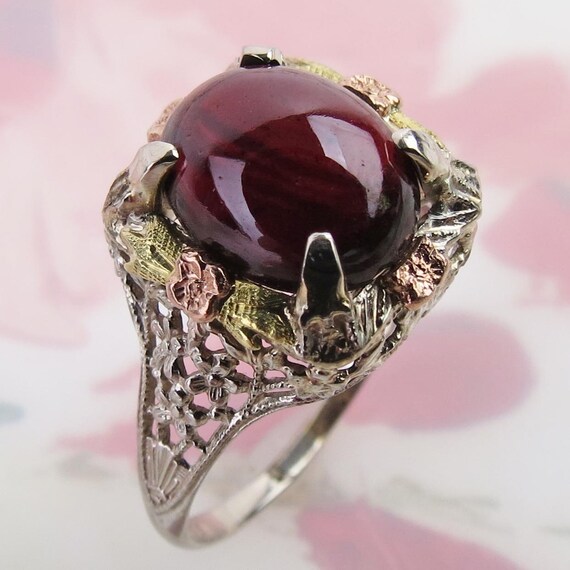 Vintage 10k three color gold filigree 1940s ring with… - Gem