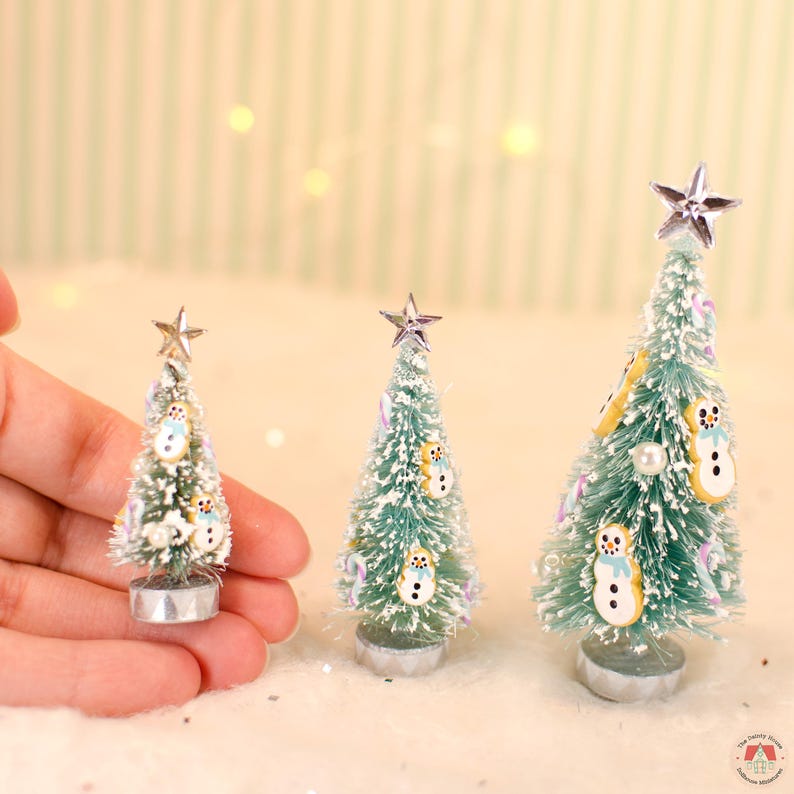 Miniature Christmas Tree - Frosty Snowman, Dollhouse Christmas ...