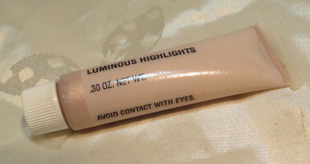 Mary Kay Vintage Luminous Highlights for Face Shoulders Concealer ...