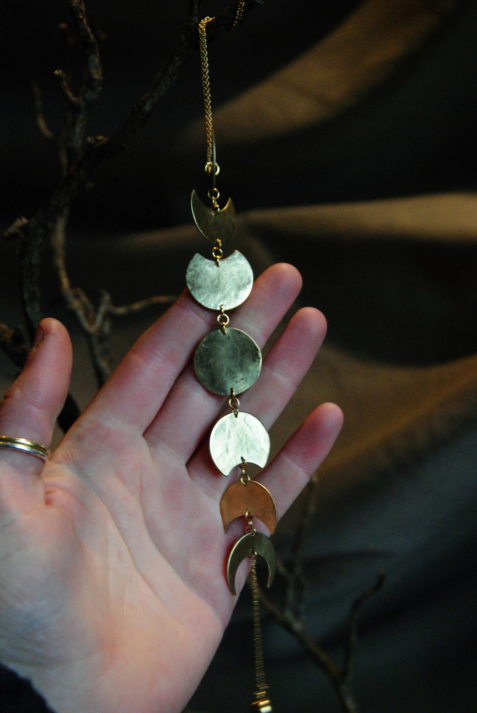 Collier Cycle lunaire en laiton martelé. Pièce - Etsy France