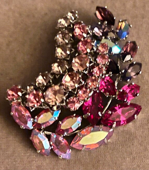 Vintage Pink Glass Rhinestones Brooch - Gem