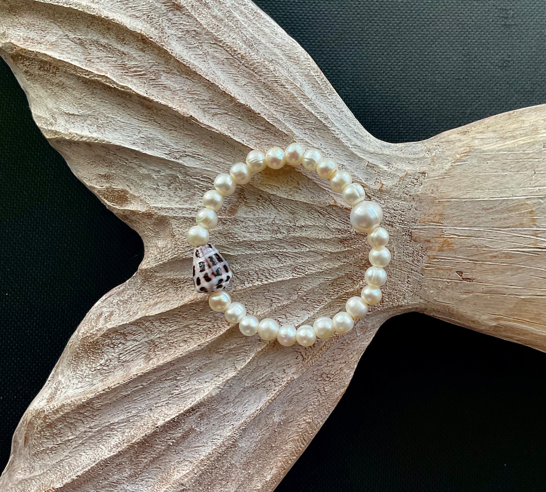 7 Mm Round Freshwater Pearl With Hawaiian Cone Shell Bracelet - Etsy
