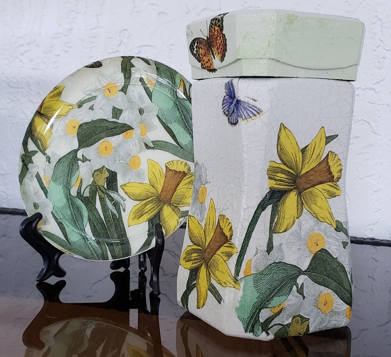 Spring Flowers Yellow Garden Theme - Glass Jar With Top, Round Plastic ...