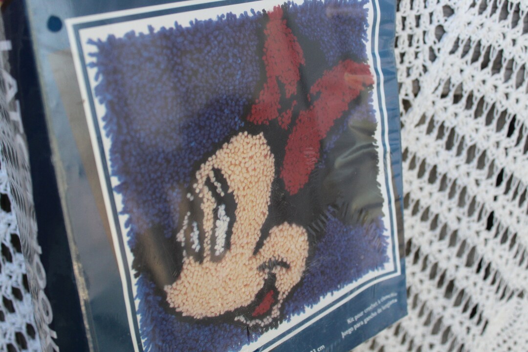 Minnie Mouse Latch Hook Kit / VNTG Disney Latch Hook Craft Kit Gift ...