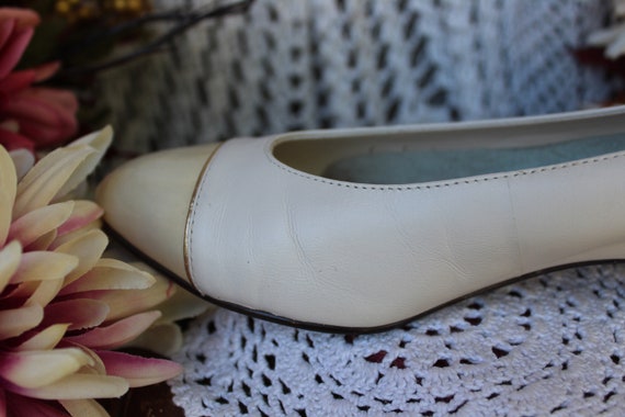 Ladies Creamy Off White Leather Low Heel pumps, VINTG… - Gem