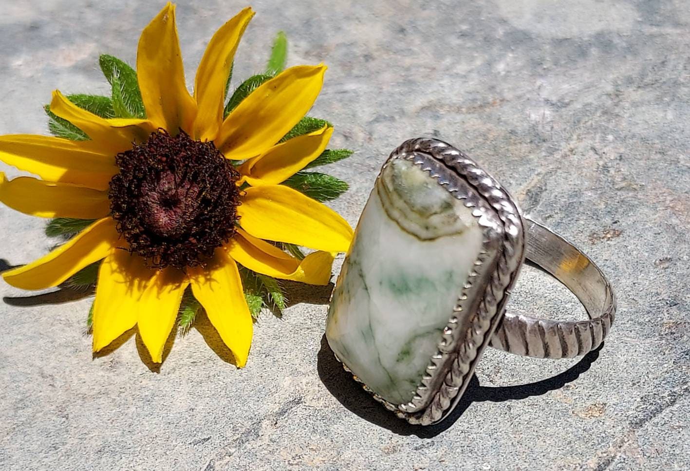 Anillo de ágata de encaje loco verde en plata de ley. Un anillo de ...