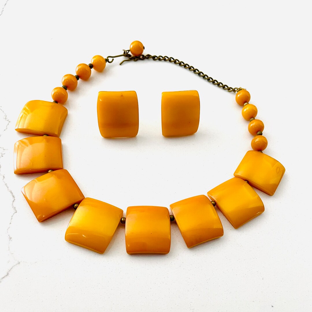 1940s Butterscotch Yellow Bakelite Disc Necklace and Earring Set | Art ...