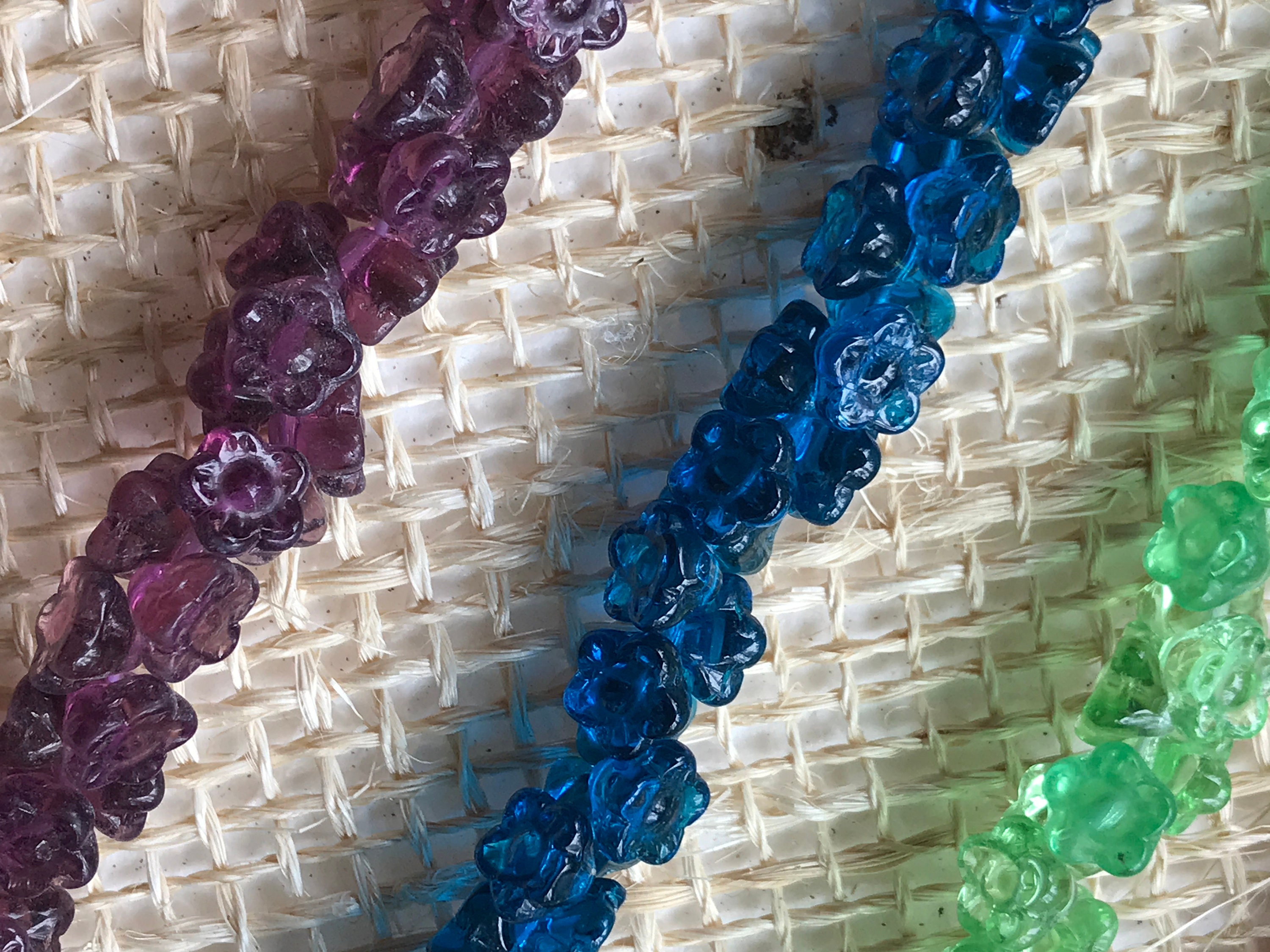 Bundle of 8 Tiny Flower Bead Strands in 8 Colors - Etsy Sweden