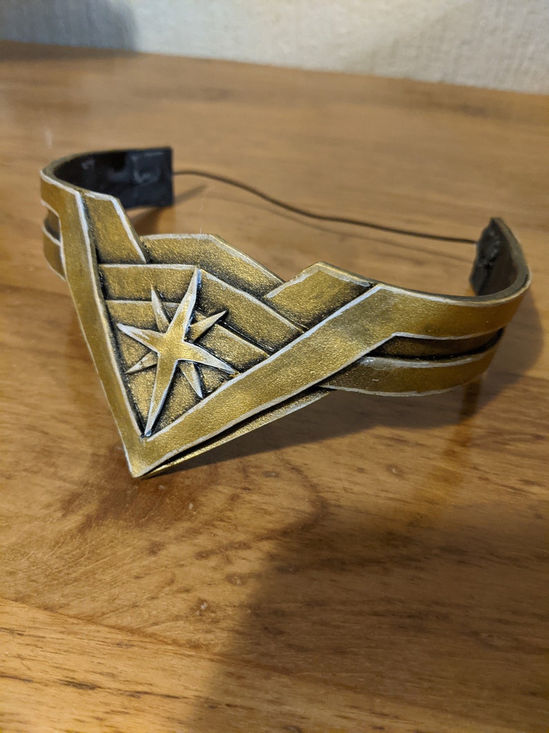 Wonder Woman Foam Armour Pattern Tiara, Armband, Legs, Bracers and ...