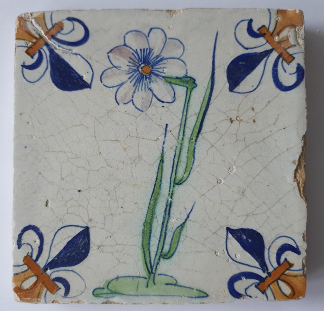 Rare carreau polychrome de Delft en Gouda floral hollandais, 1620 ...