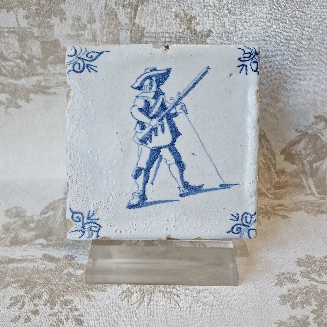 17e Eeuwse Tegel Met Soldaat Musketier in De Schilderstijl Van ...