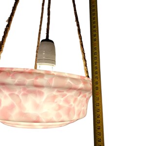 Art Deco Trapeze Schaal Lamp Hanglamp in Bewerkt Glas Met Roze Kleurige ...