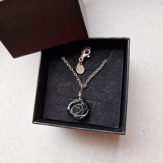 Fabergé The Black crystal Rose, sterling silver neck… - Gem