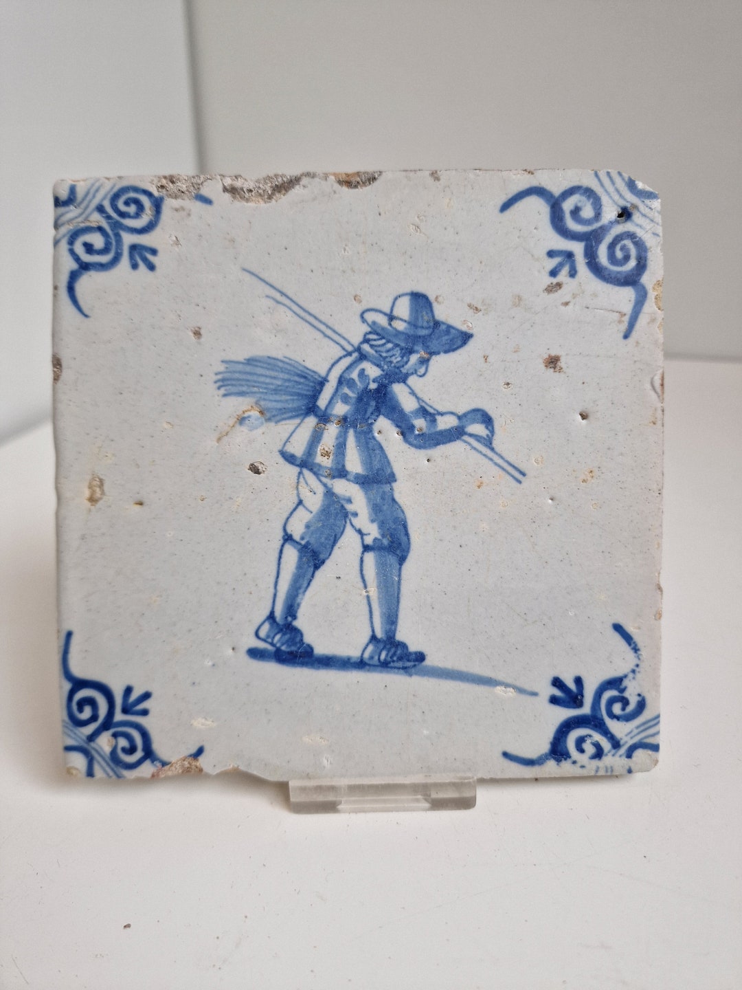 Nederlands Antiek - Tegel Met Stoelenmatter , Gedecoreerd Met Een Grote ...