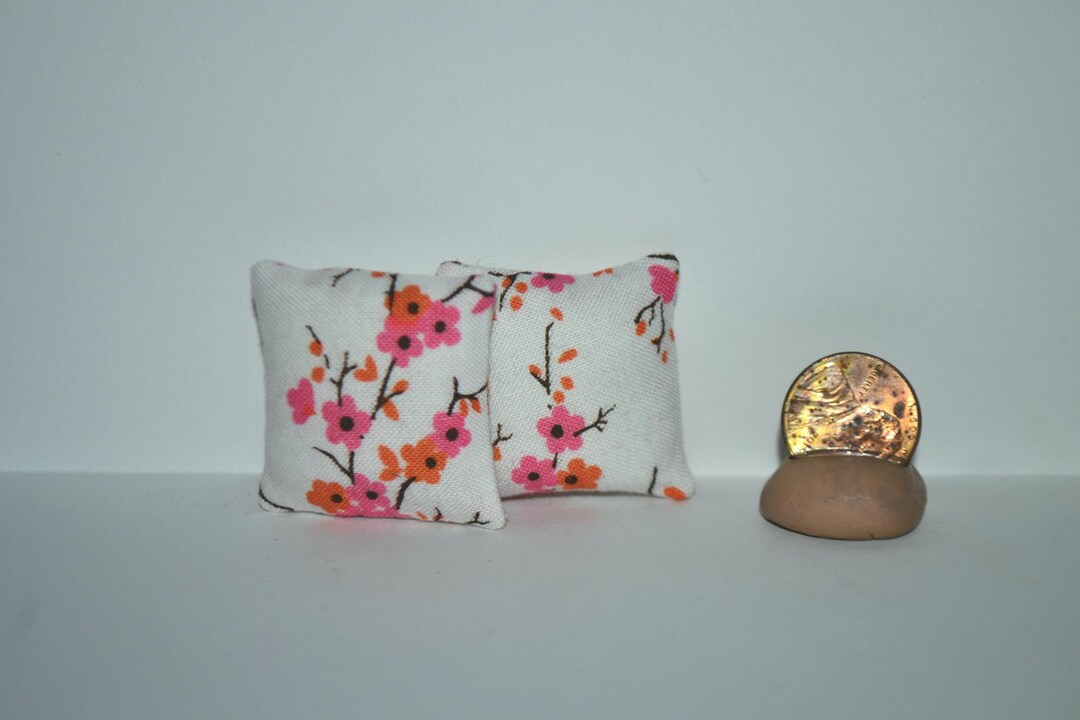 1:12 Scale Miniature Dollhouse Pillows Cushions Throw Pillows 2 Pillows ...