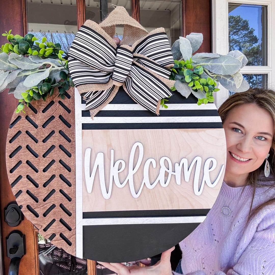 Welcome Wooden Door Sign | Round Wooden Family Name Sign With Bow and ...