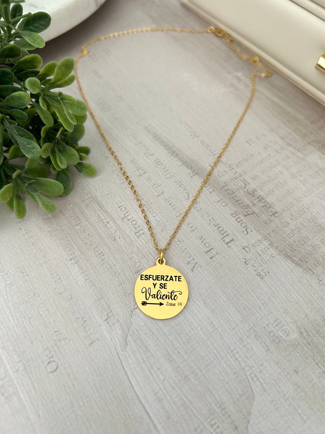 Be Strong and Courageous Bible Verse Necklace Spanish, Esfuerzate Y Se ...