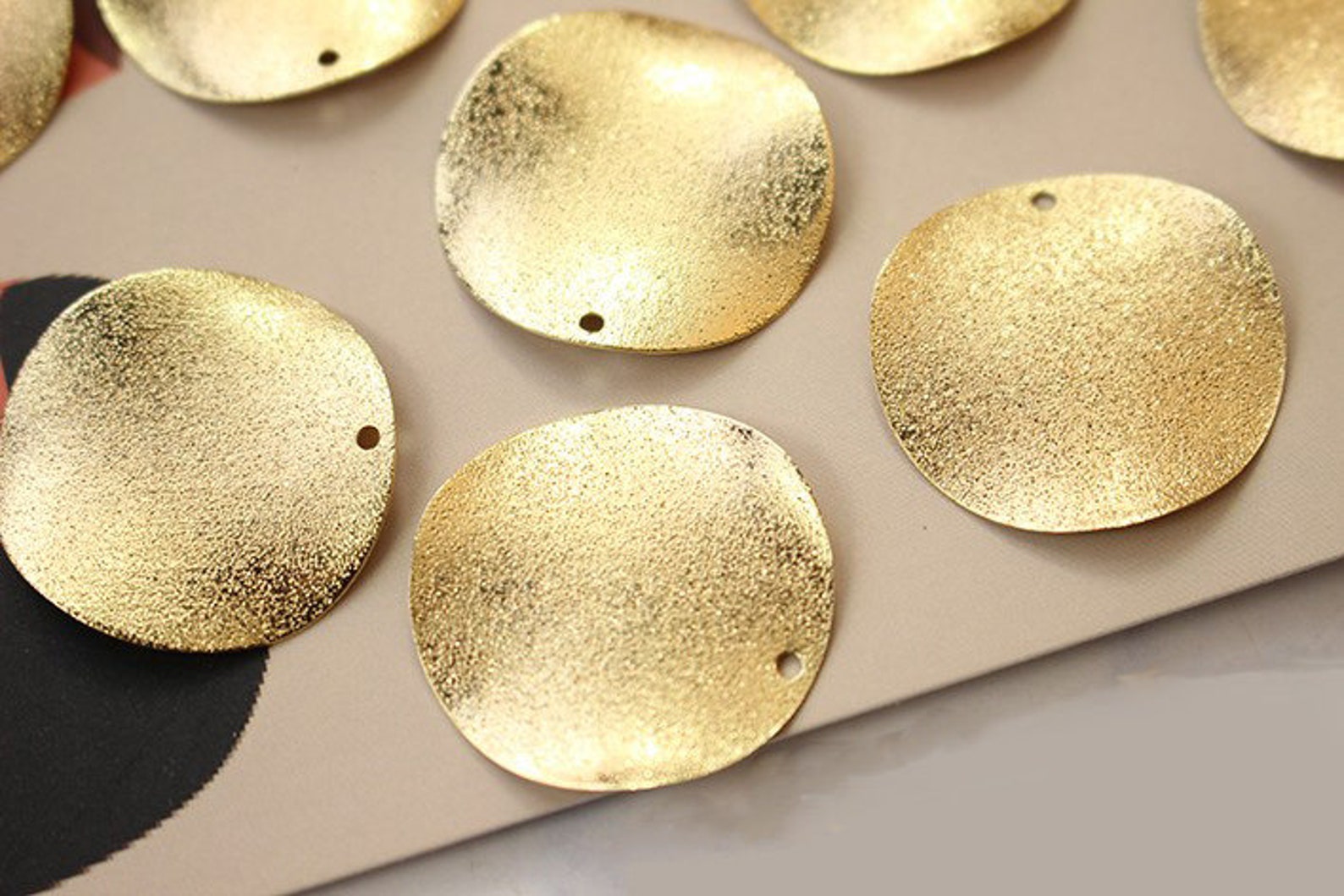10pcs Gold Plated Round Circle Charm Pendant Brass Coin Disc Drop ...