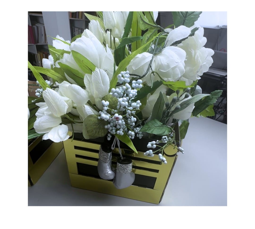 Boxing-themed 3D Centerpiece With Mini Gloves and Raised Ring ...