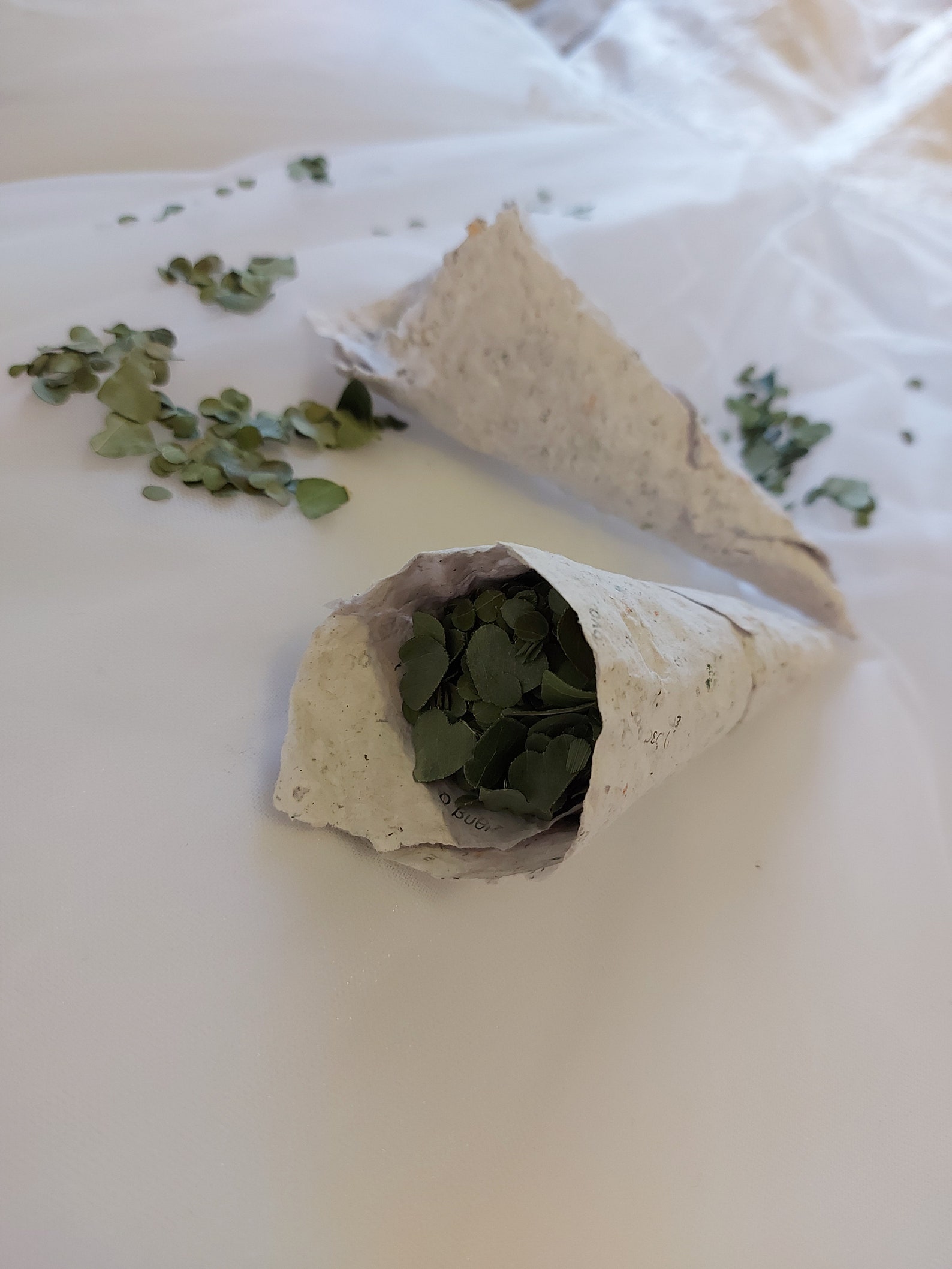 1/4 Cup Handcrafted Leaves Toss/confetti in Heart and Circle Shapes ...