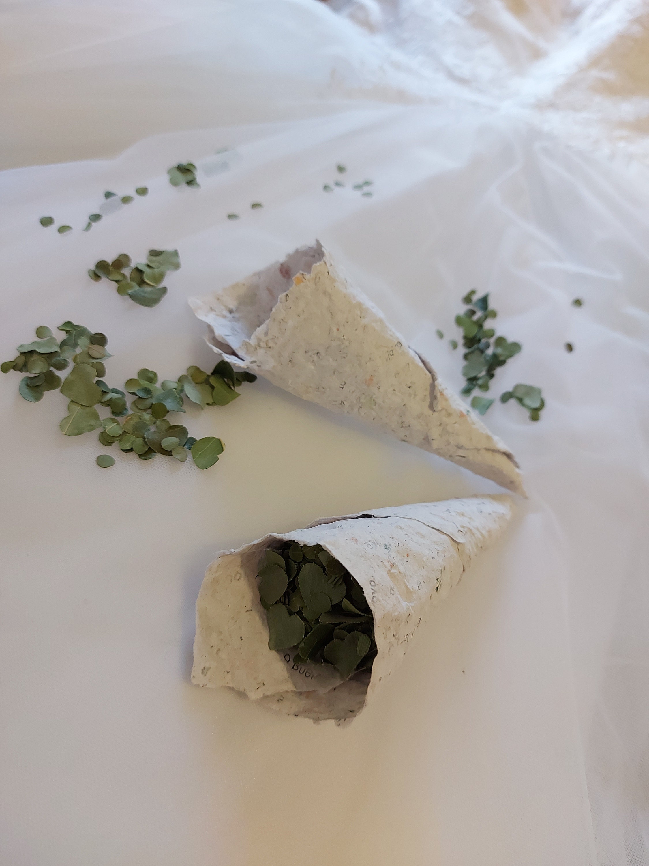 1/4 Cup Handcrafted Leaves Toss/confetti in Heart and Circle Shapes ...