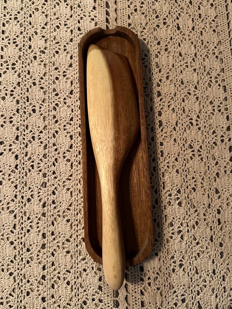 Spurtle: Acacia Spurtle Spoon and Spoon Rest - Etsy