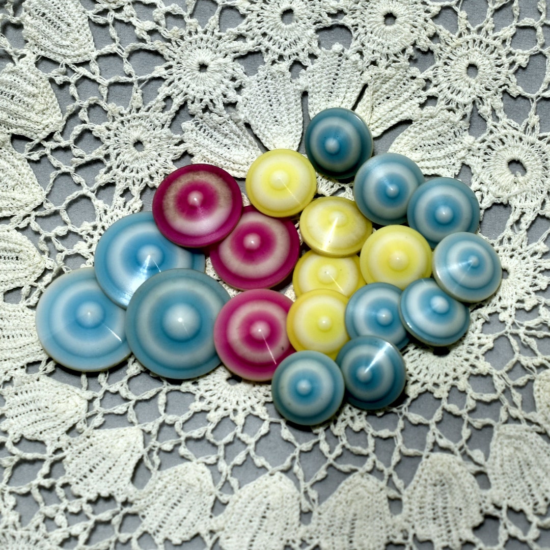 19 Assorted Colored Plastic Buttons; Concentric Circle Design - Etsy