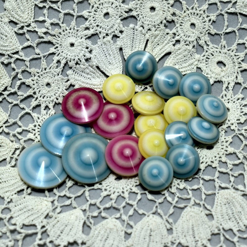 19 Assorted Colored Plastic Buttons; Concentric Circle Design - Etsy