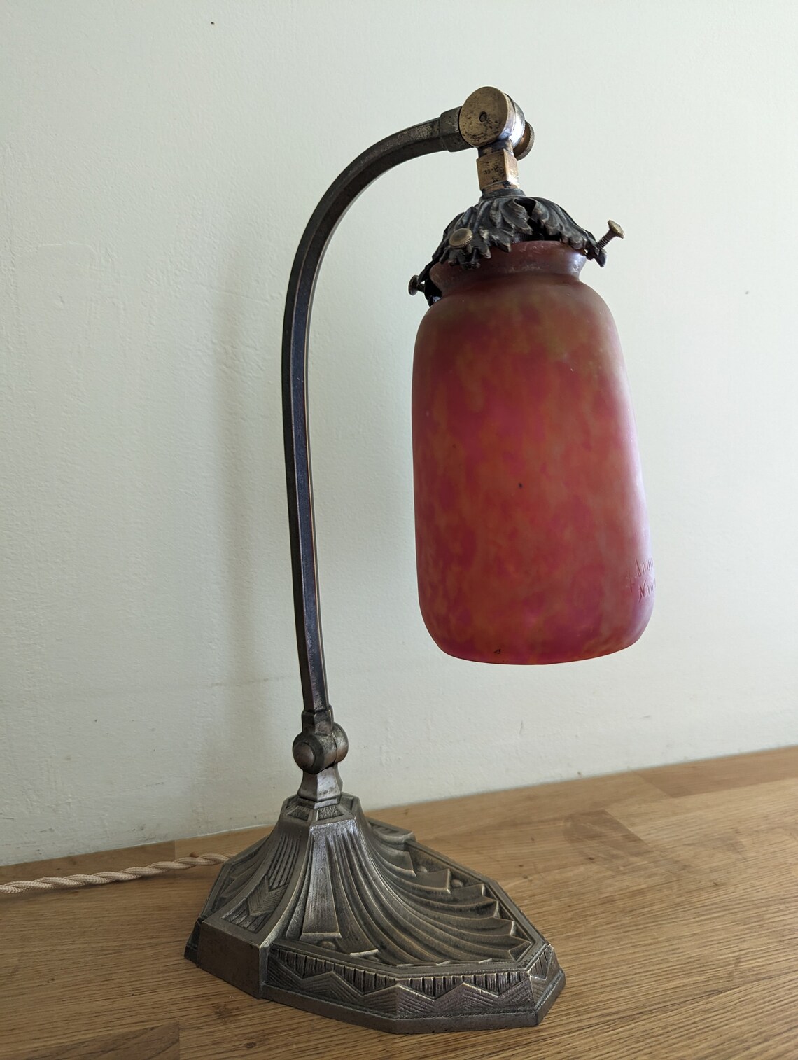 Lampe art déco / art nouveau en bronze argenté. Tulipe en pate de verre ...