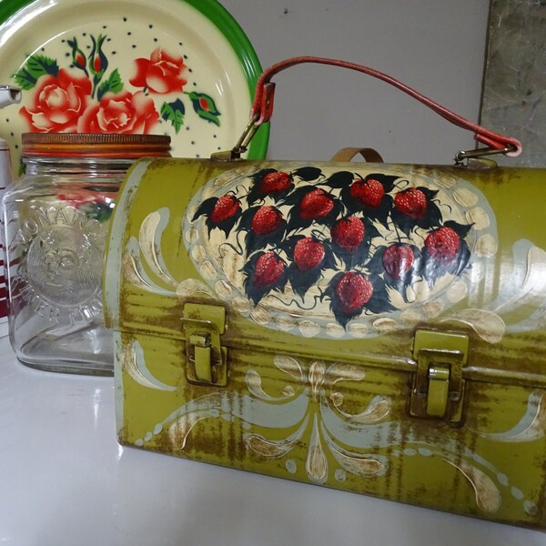 Vintage Lunch Box - Etsy