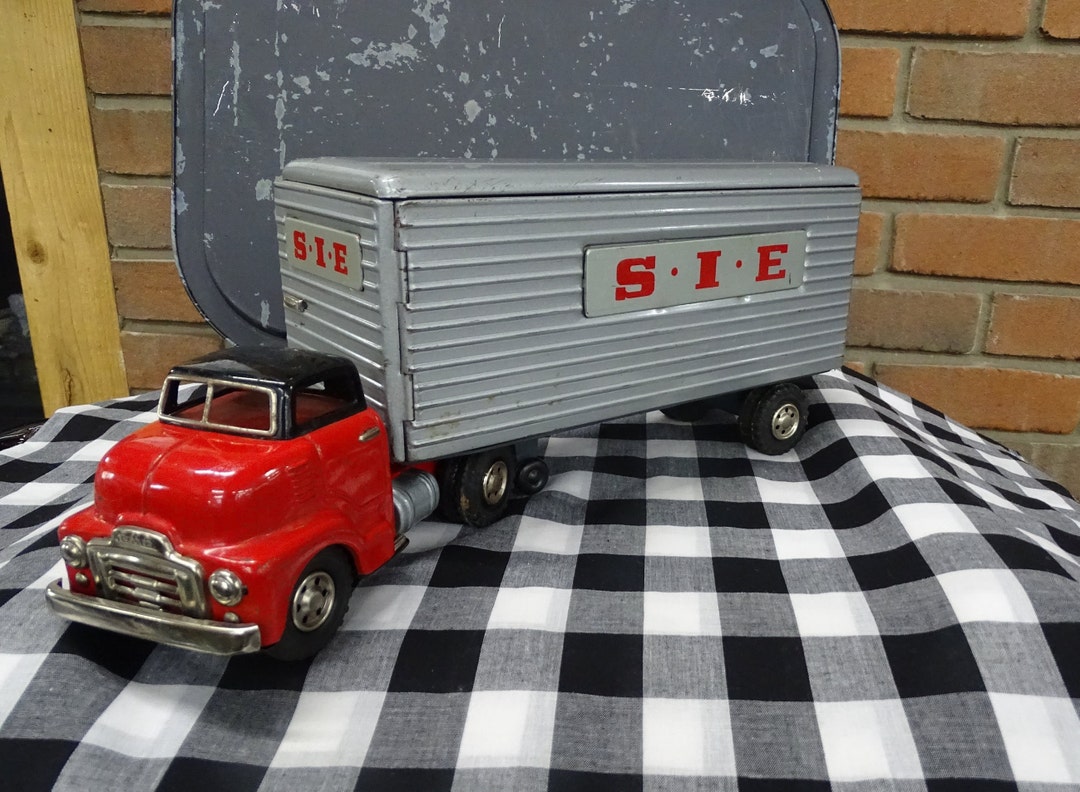 Vintage SSS Japan Red and Silver Semi Trailer & Cab SIE, 1950s SSS Toys ...