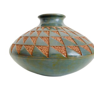 Geometric Sgraffito Technique Green and Terracotta Pottery Vase 6 1/2 ...