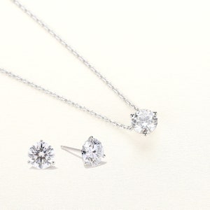 Lavishe 14K Gold/white Gold Chain Necklace With D Color VS1 Moissanite ...