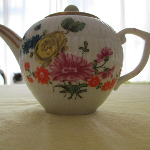 Victoria Albert Museum Teapot - Etsy