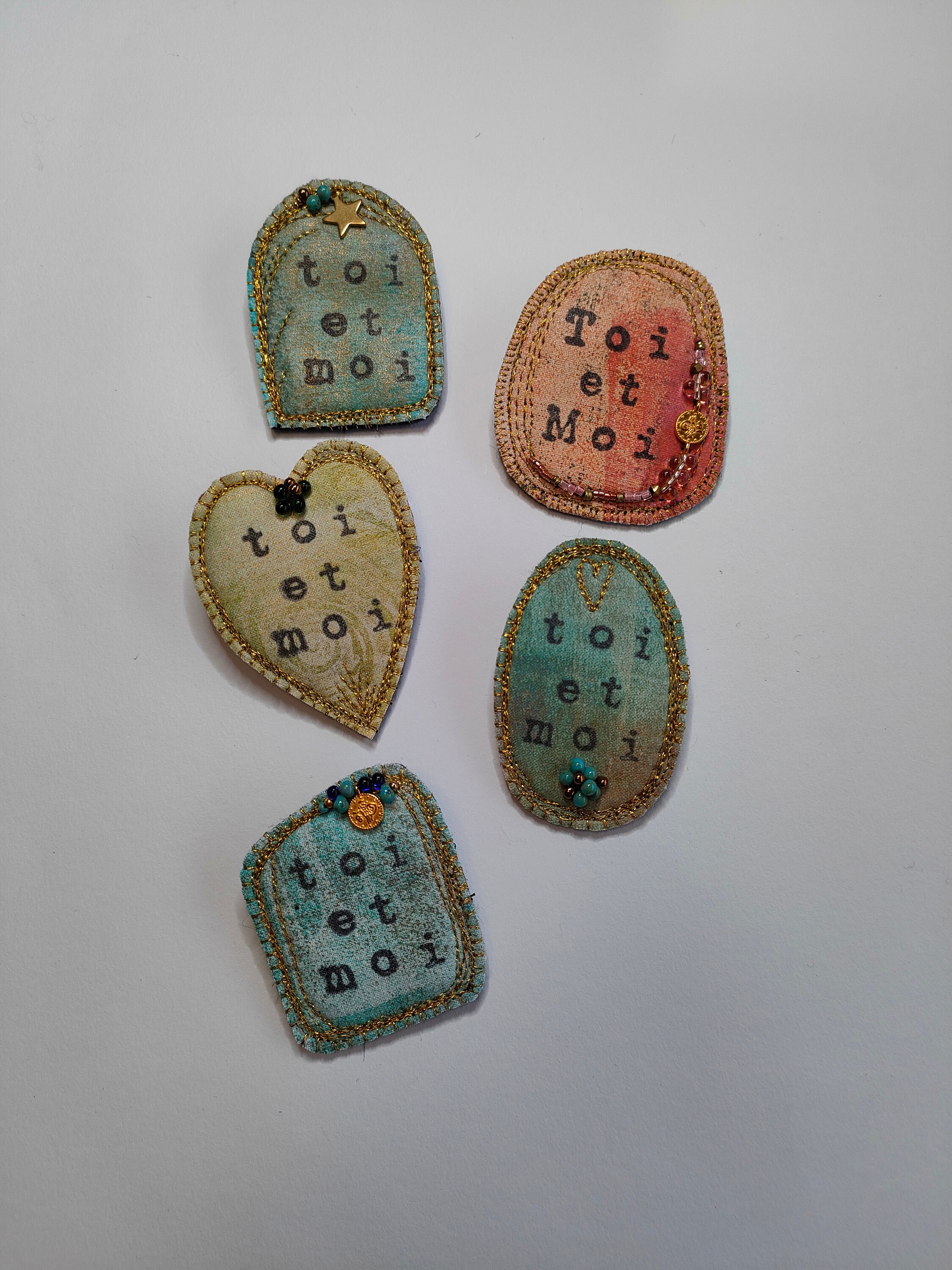 Broche poétique textile "La douceur des mots", bijou textile, broche ...