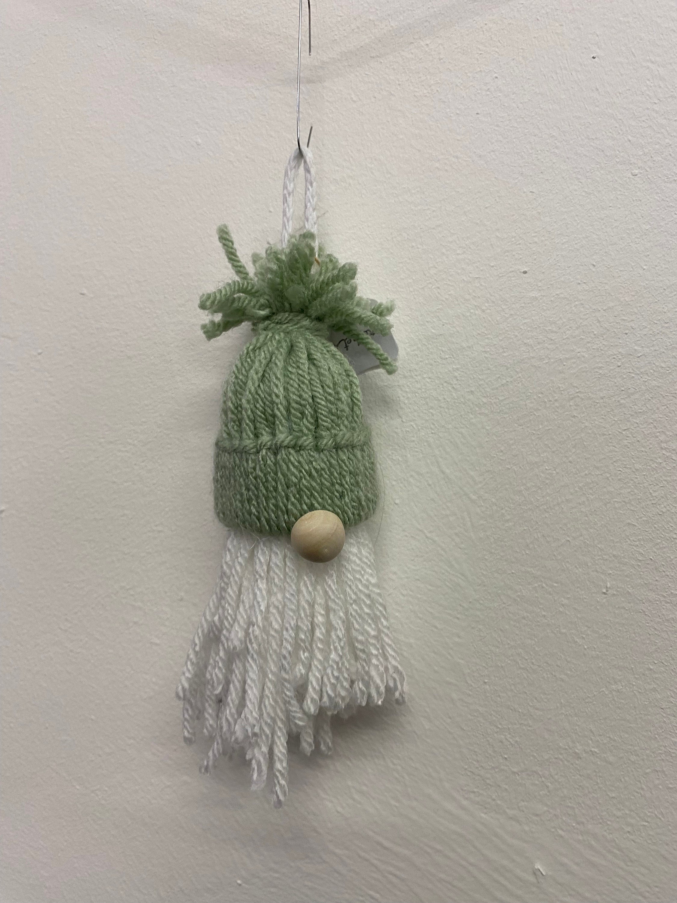 Make Your Own Yarn Tassel Gonk - Scandi Gnome - Christmas Gnome - Easy ...