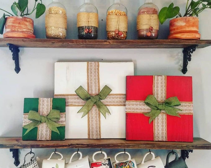 Reclaimed Pallet Wood Standing Christmas Presents, Christmas Decor ...