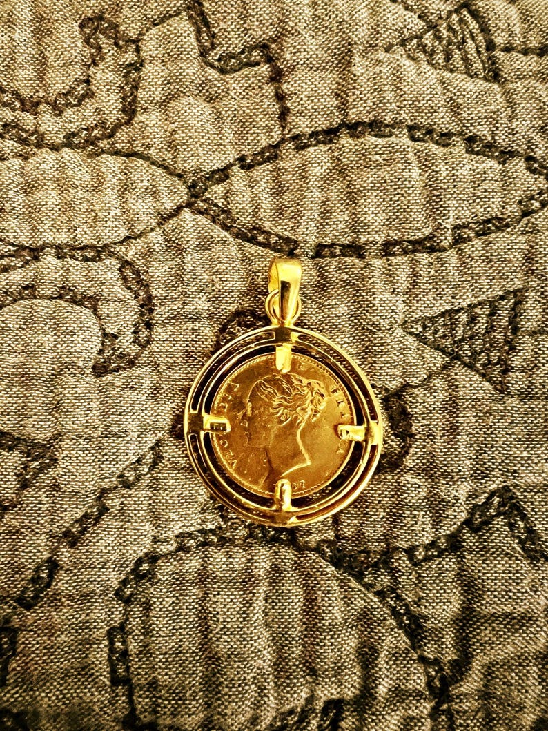 22kt Gold Young Queen Victoria 1867 UK 1/2 Sovereign in Gold Plated ...