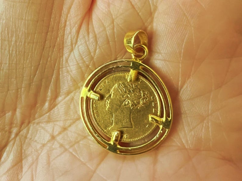 22kt Gold Young Queen Victoria 1867 UK 1/2 Sovereign in Gold Plated ...