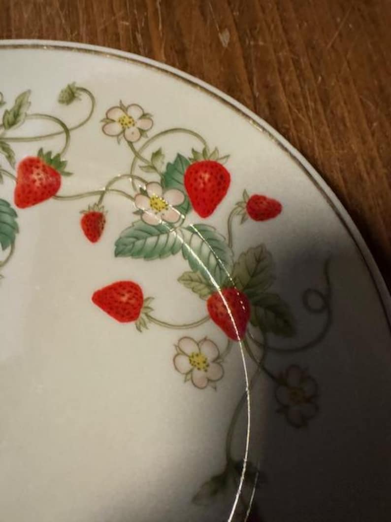 Vintage Avon Strawberry Plate, Fine Porcelain, 22kt 22K Gold Trim, 1978 ...
