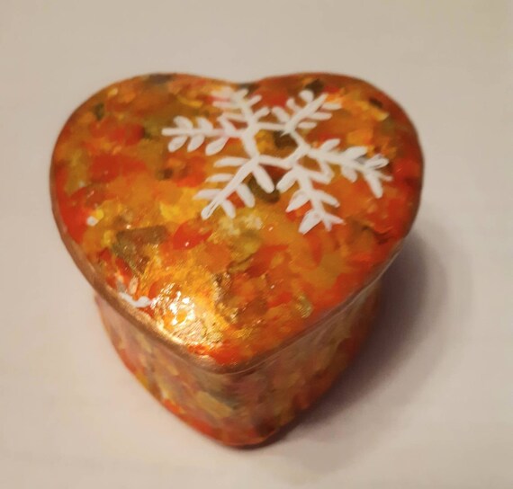 Caja en forma de corazón y su escama - Etsy España