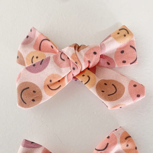 Smiley Face Bow - Etsy