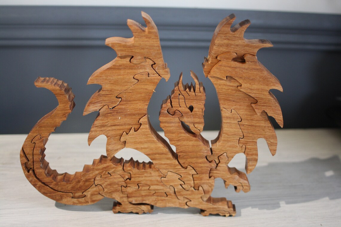 Puzzle en bois dragon ailes déployées 18 pièces réalisé artisanalement en chantournage, huilé et ...